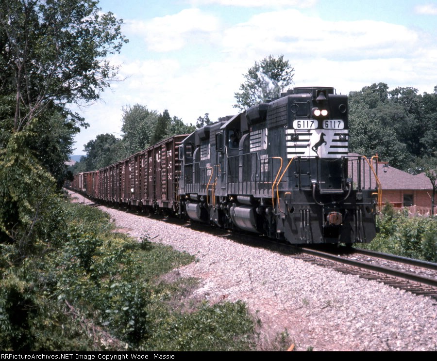 NS 6117 eastbound on the "B Line"